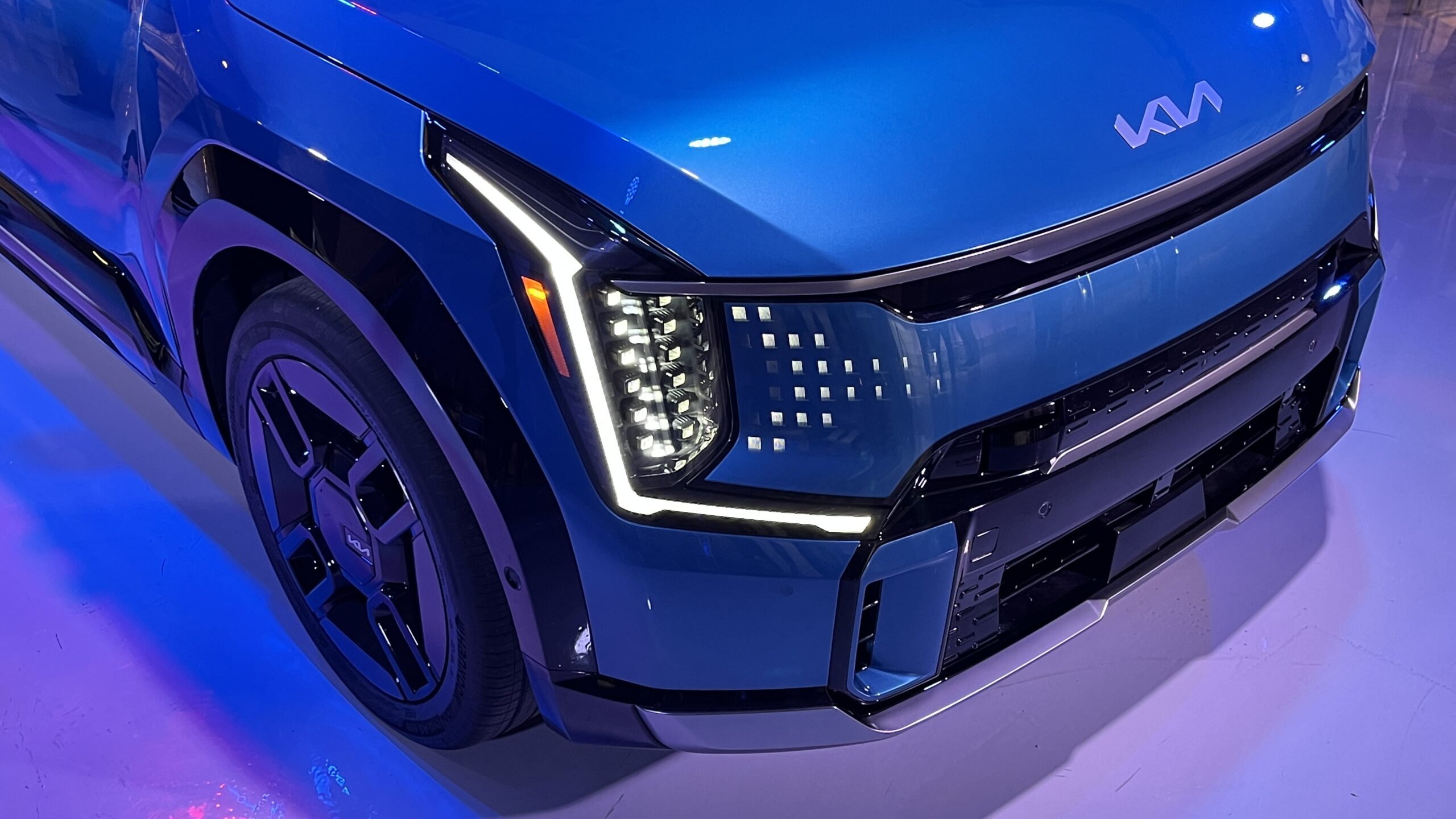 Here's How the 2024 Kia EV9 Can Put a Light Show on Its Bumper