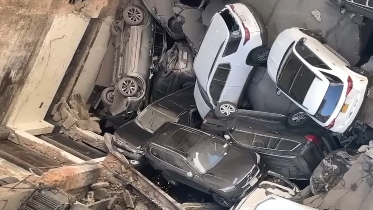 Parking Garage Collapses In Lower Manhattan With People Reportedly ...