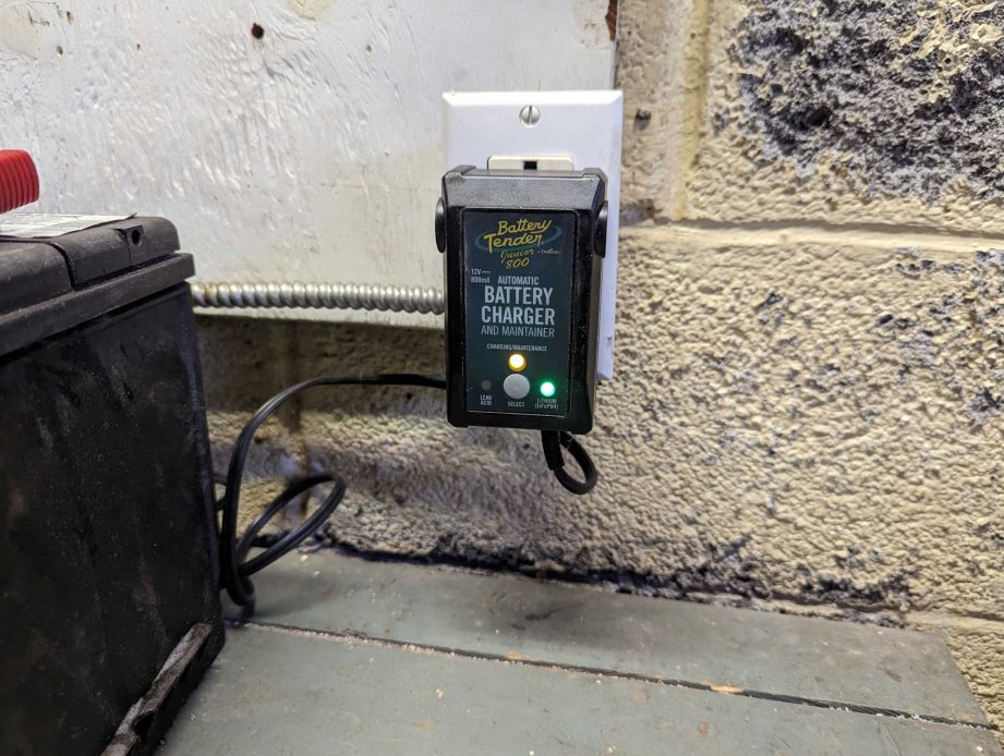 Here's How a Trickle Charger Works