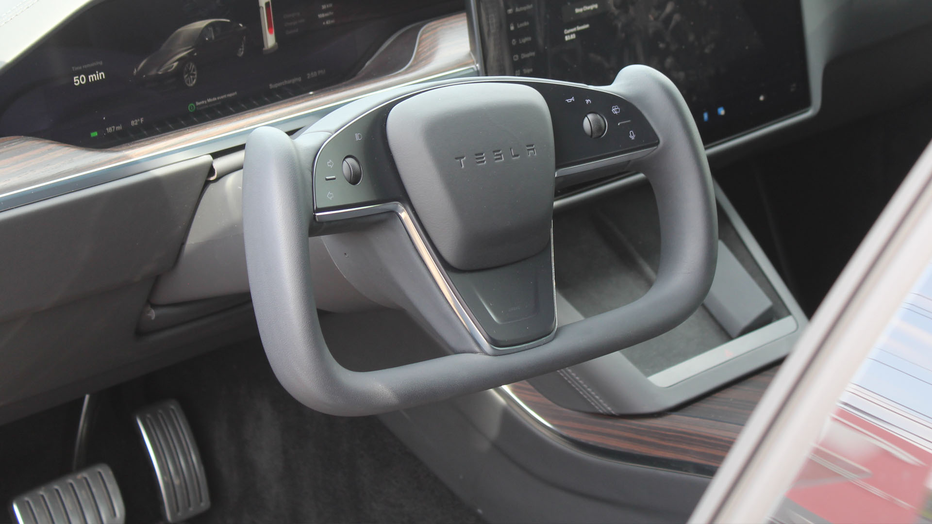 The “Tesla Worm” Is Still There on Replacement Steering Yokes