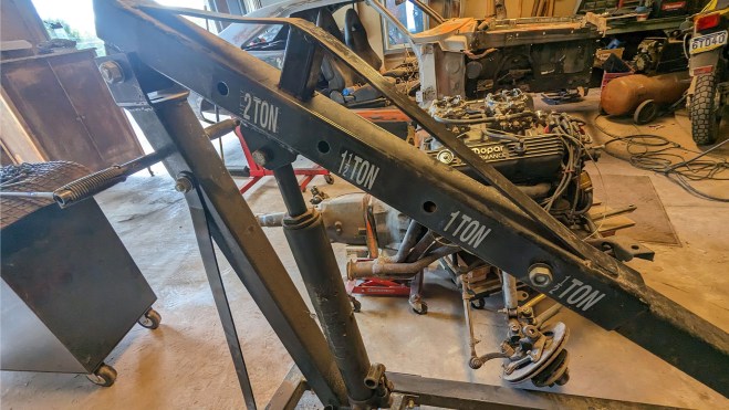 Here's How to Use an Engine Hoist