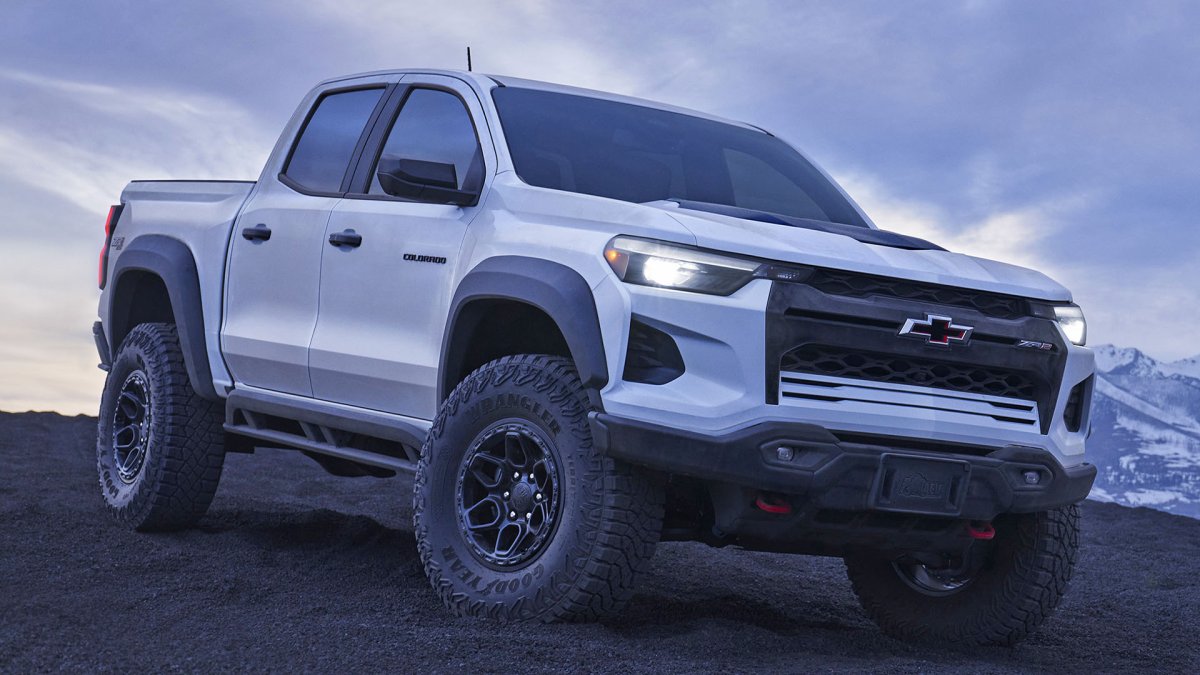 2024 Chevy Colorado ZR2 Bison Rocks 35s and More Multimatic Suspension ...