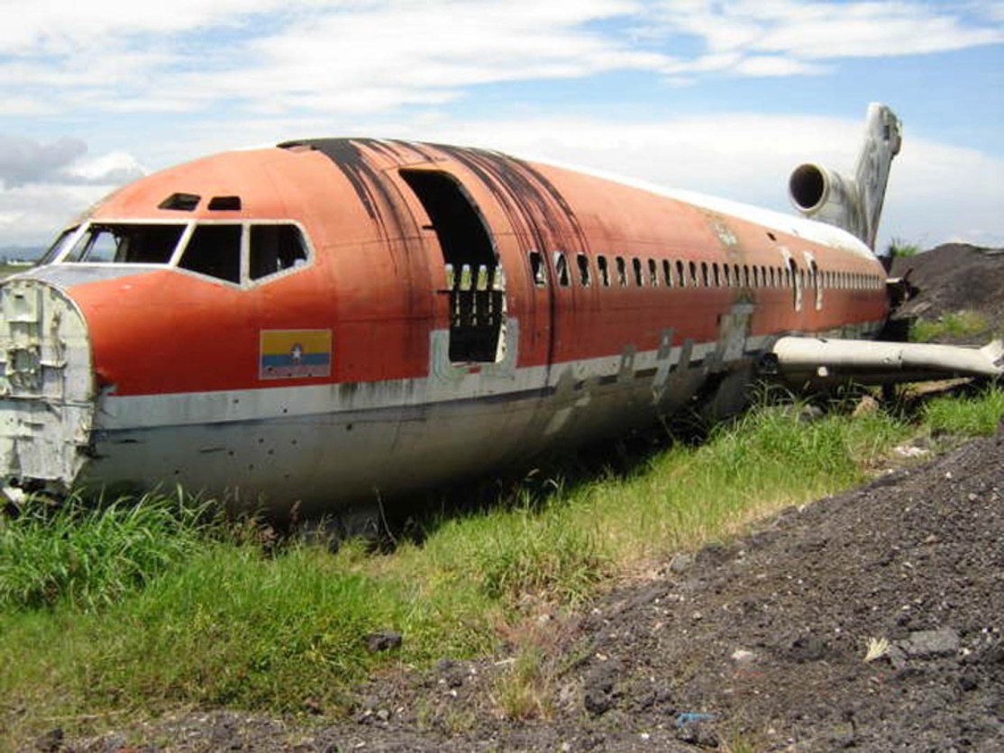 This Boeing 727 Hanging in the Costa Rica Jungle Is a Wild Luxury Treehouse