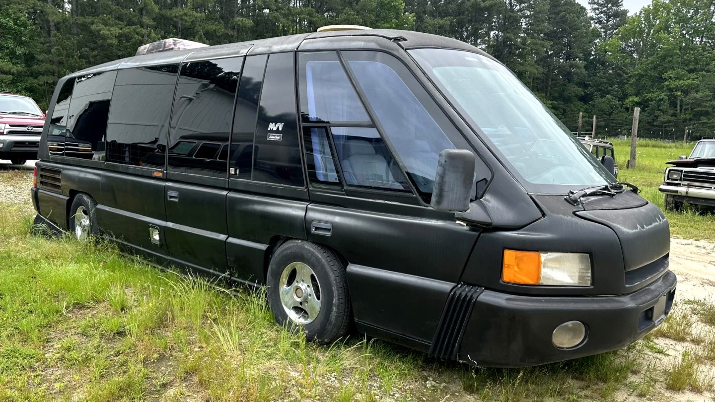 The Winnebago Heli-Home Was a Real Flying RV That Needs to Make a Comeback