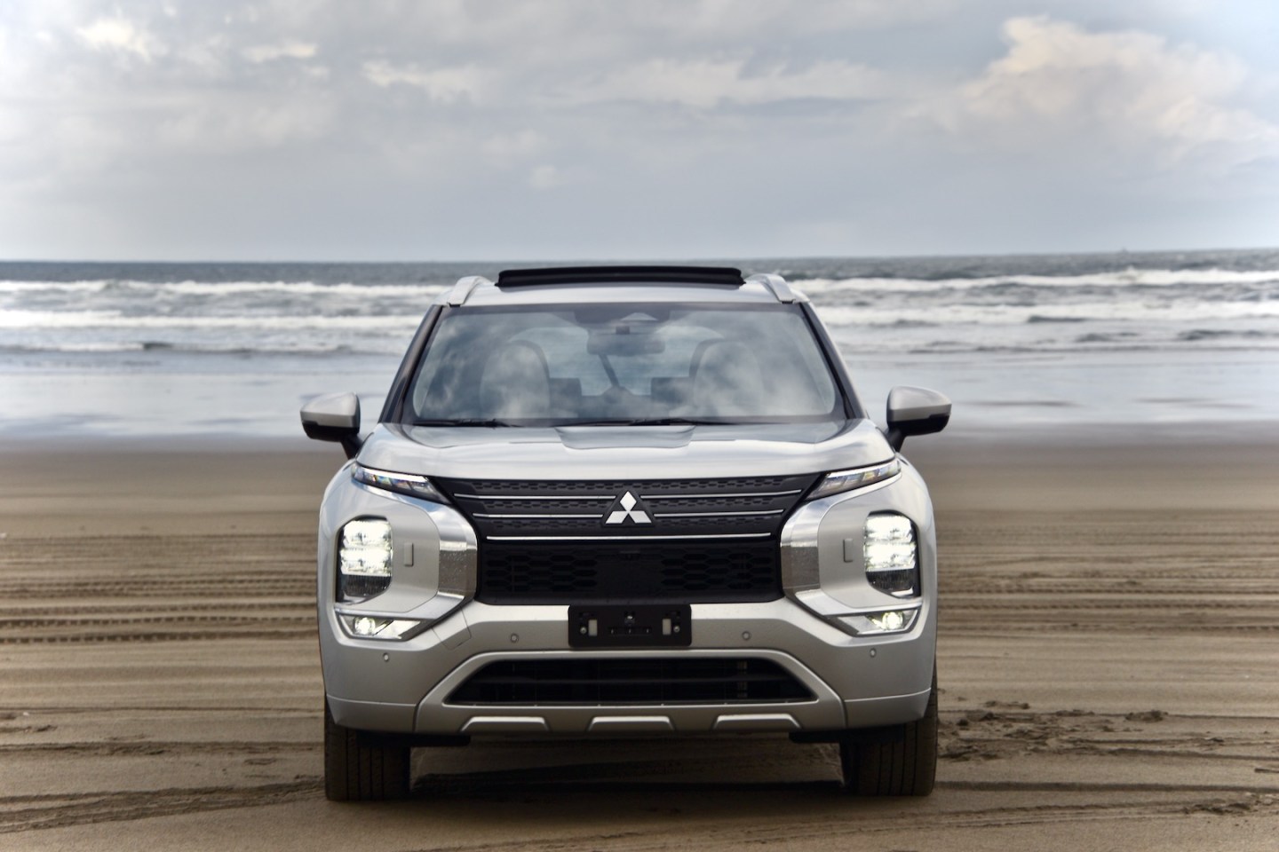 2023 Mitsubishi Outlander Review: A Flexible but Focused SUV With ...