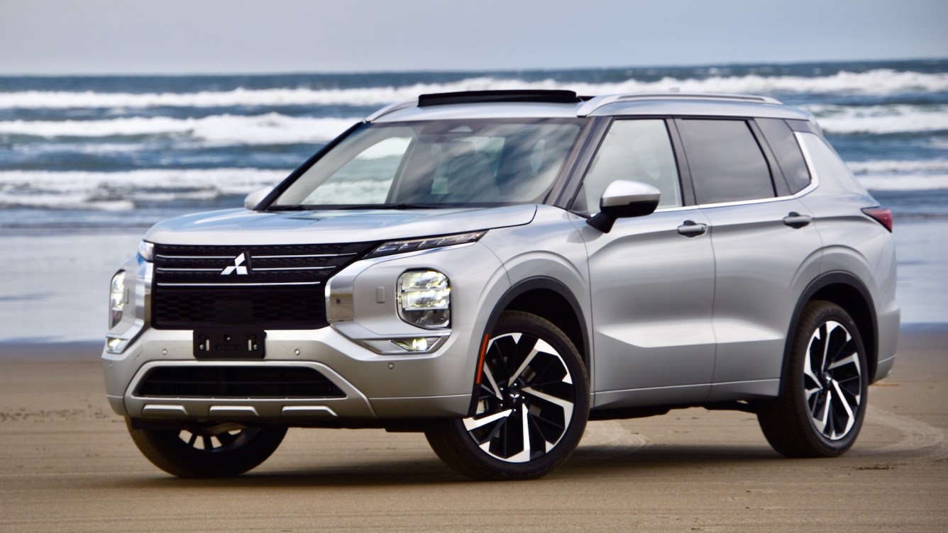 2023 Mitsubishi Outlander Review: A Flexible but Focused SUV With ...