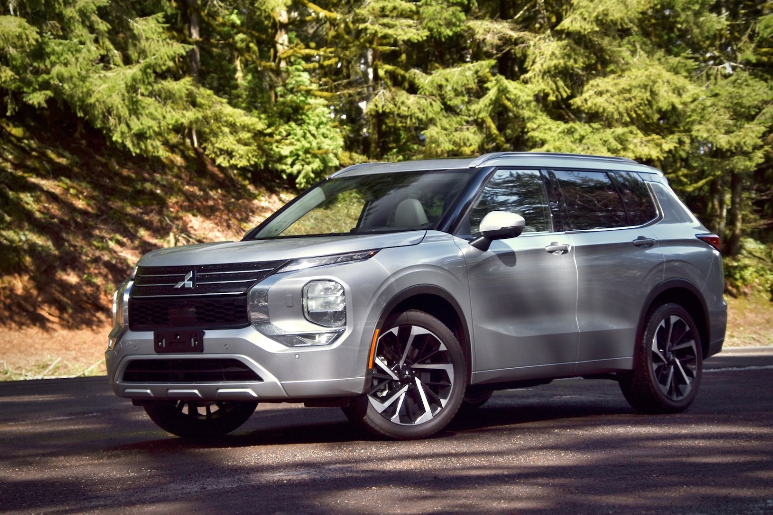2023 Mitsubishi Outlander Review: A Flexible but Focused SUV With ...