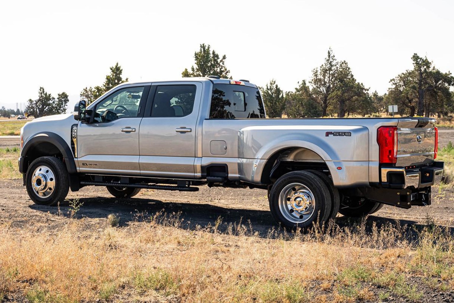 2023 Ford F-550 Pickup Has 10,300-LB Max Payload for Huge Slide-In Campers