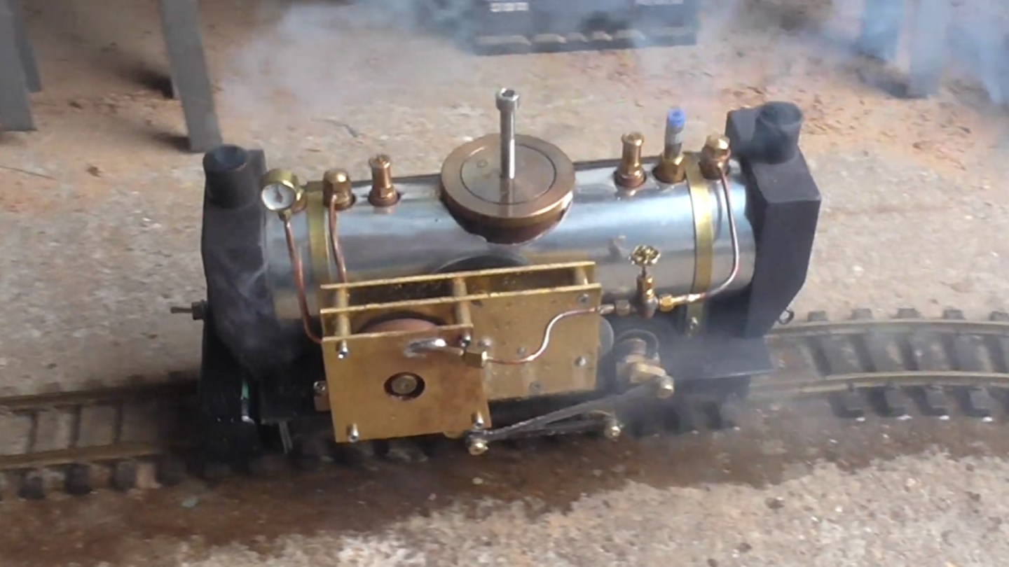 This Tiny Coal-Fired Steam Turbine Locomotive Actually Works