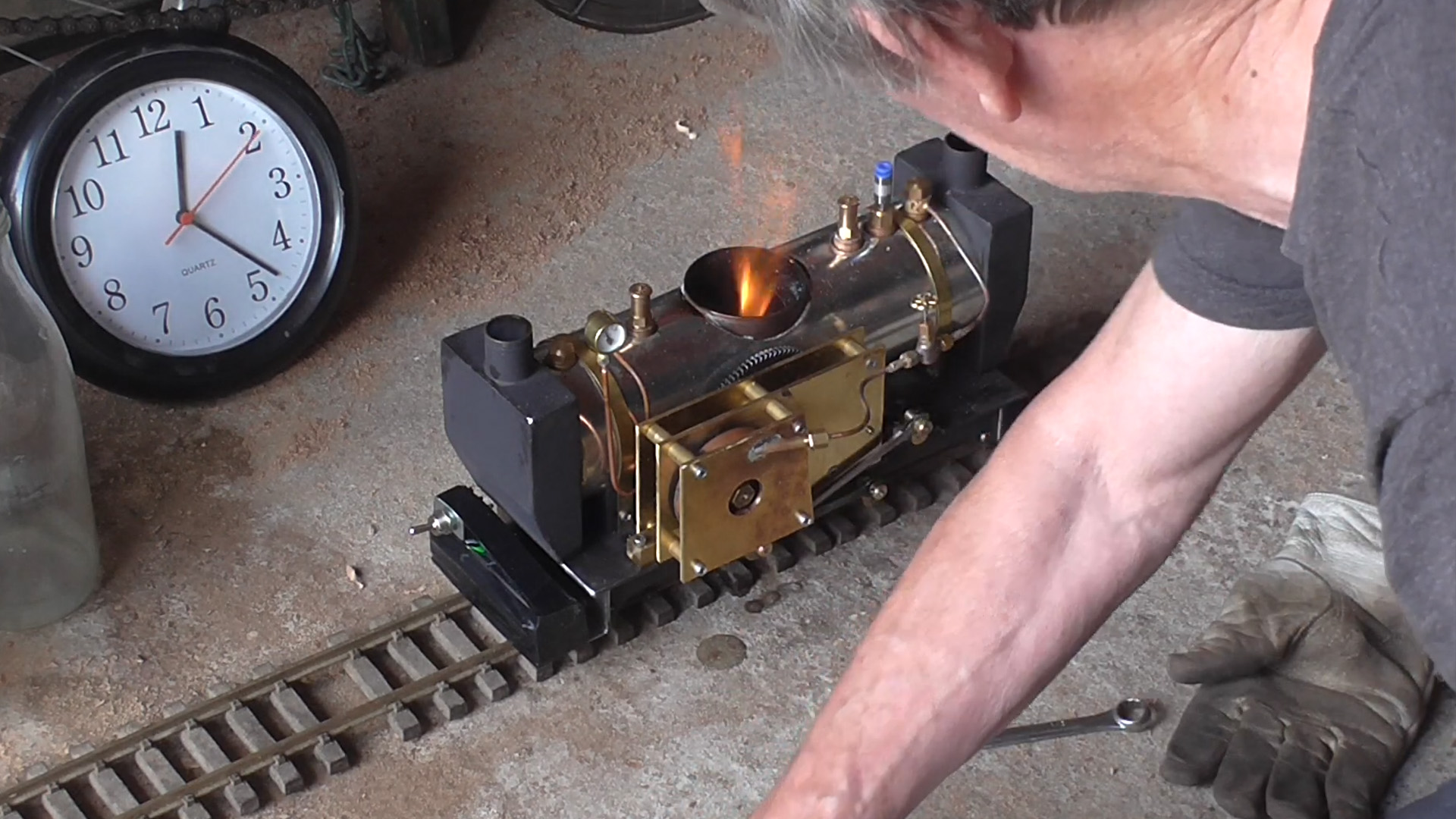 This Tiny Coal-Fired Steam Turbine Locomotive Actually Works