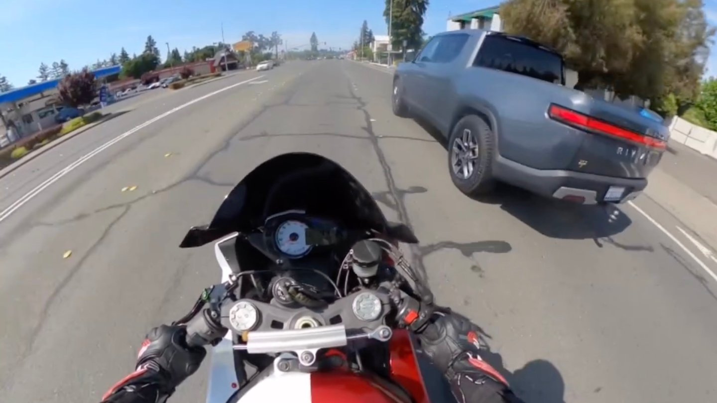 Erratic Rivian R1T Driver vs Lane-Splitting Biker: Who’s in the Wrong?