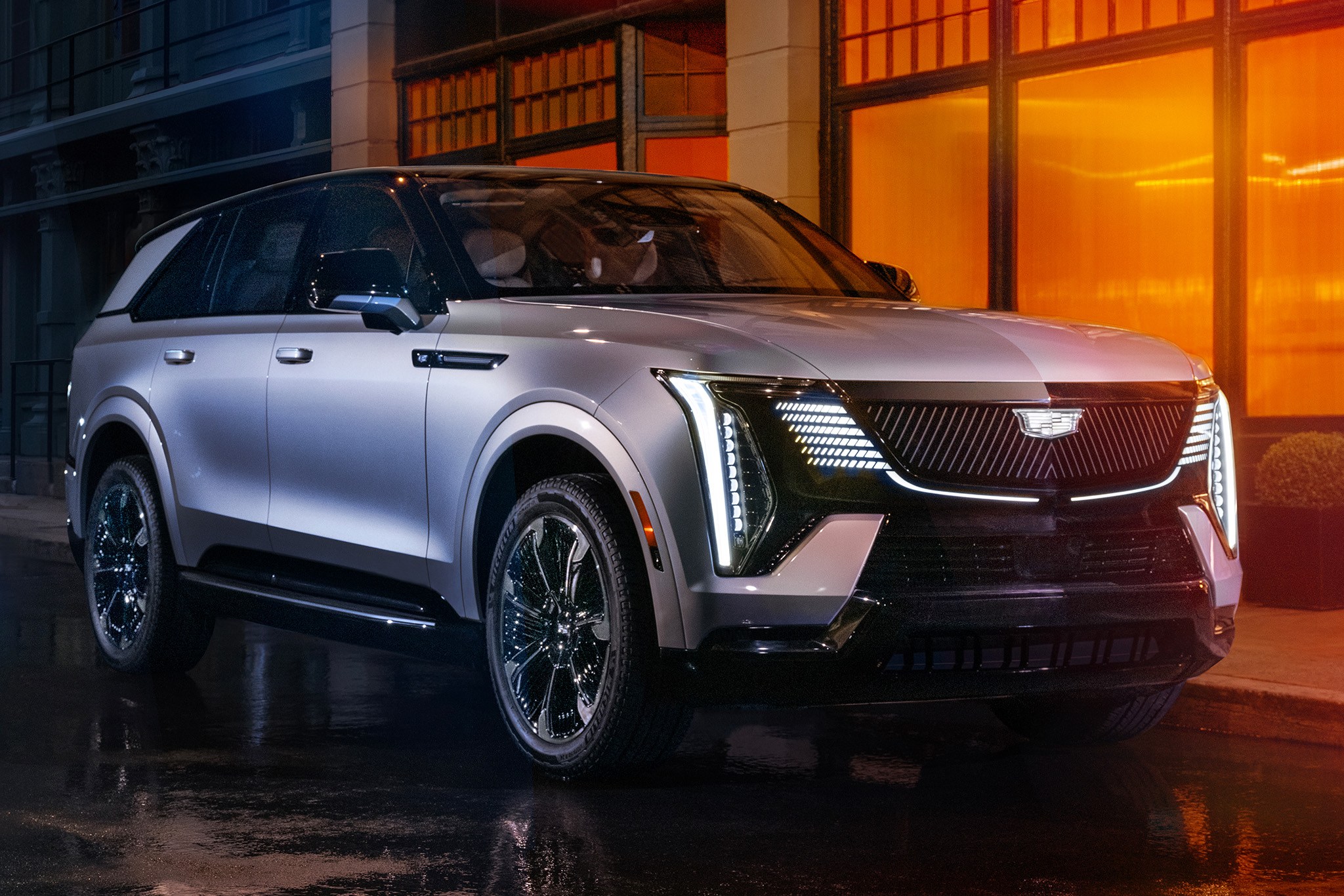2025 Cadillac Escalade IQ Has Giant 35-Inch Tires, Same as Ford Raptor