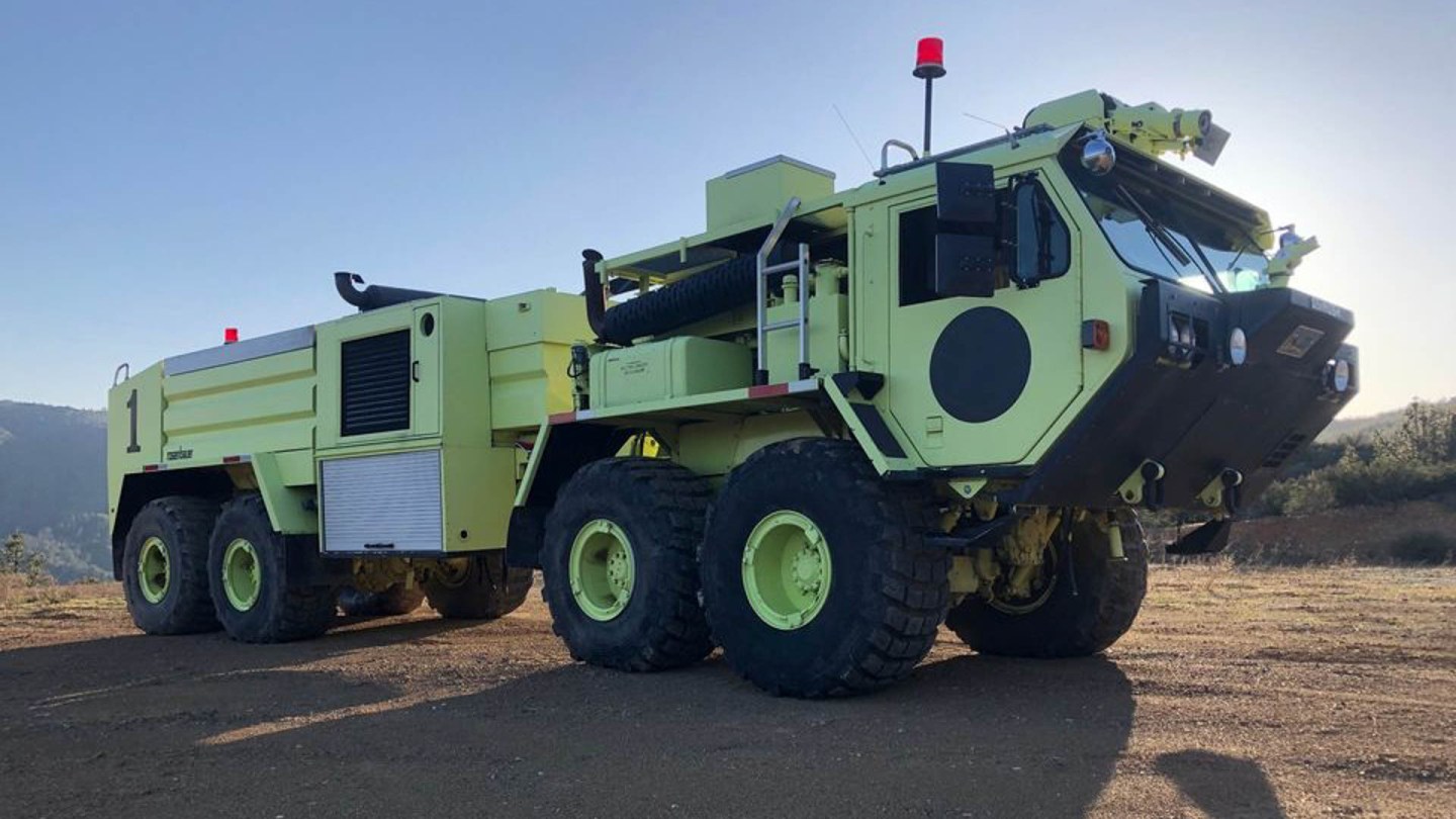 Supermassive 8x8 Articulating Off-Road Fire Truck Is a Surprising ...