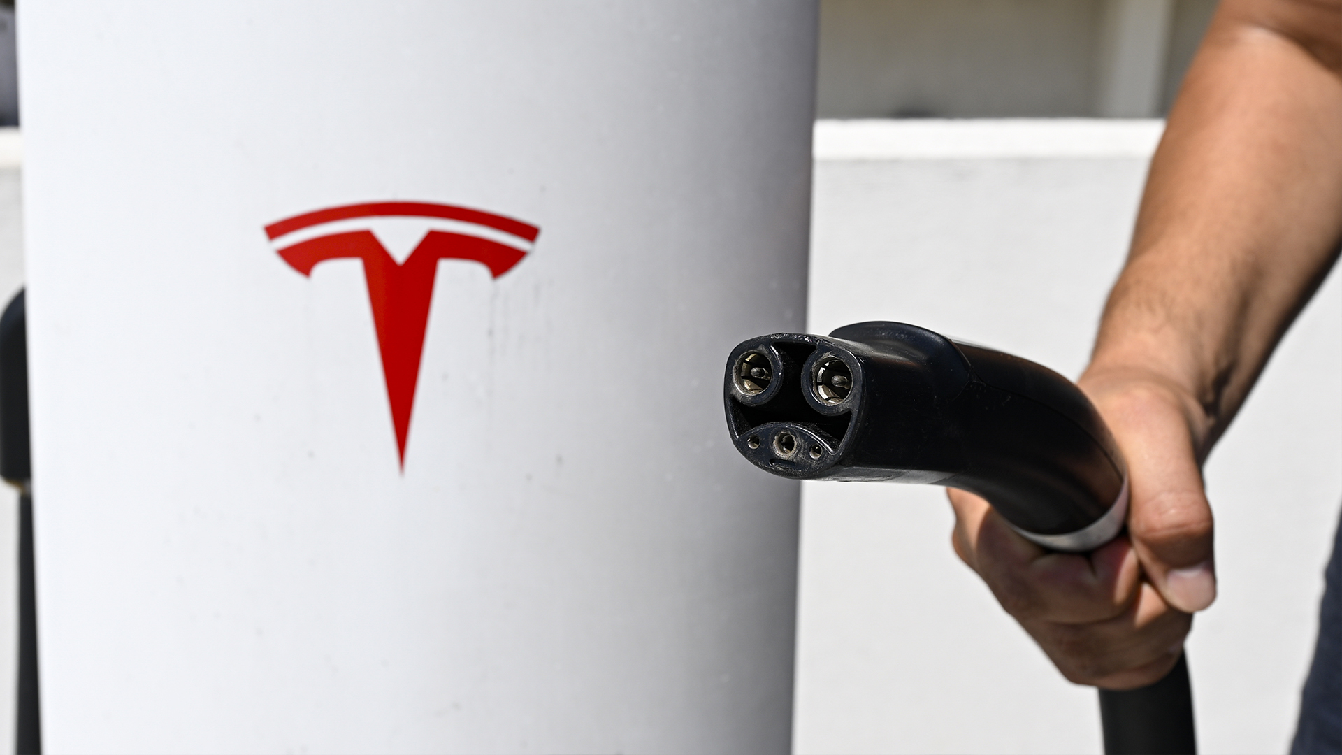 Texas Will Force Taxpayer-Funded EV Chargers to Use Tesla's Plug