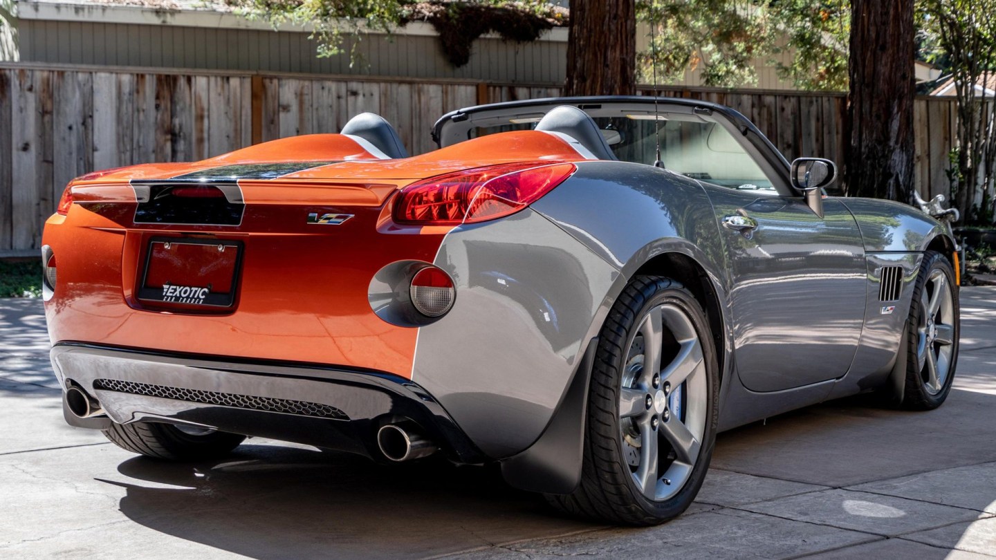 2006 Pontiac Solstice With Supercharged V8 Swap Is an Absolute Burnout ...