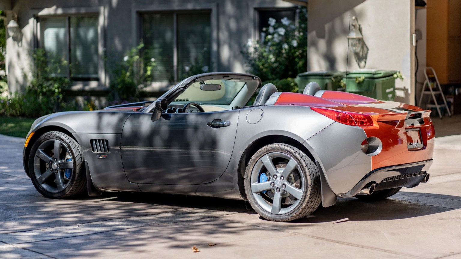 2006 Pontiac Solstice With Supercharged V8 Swap Is an Absolute Burnout ...