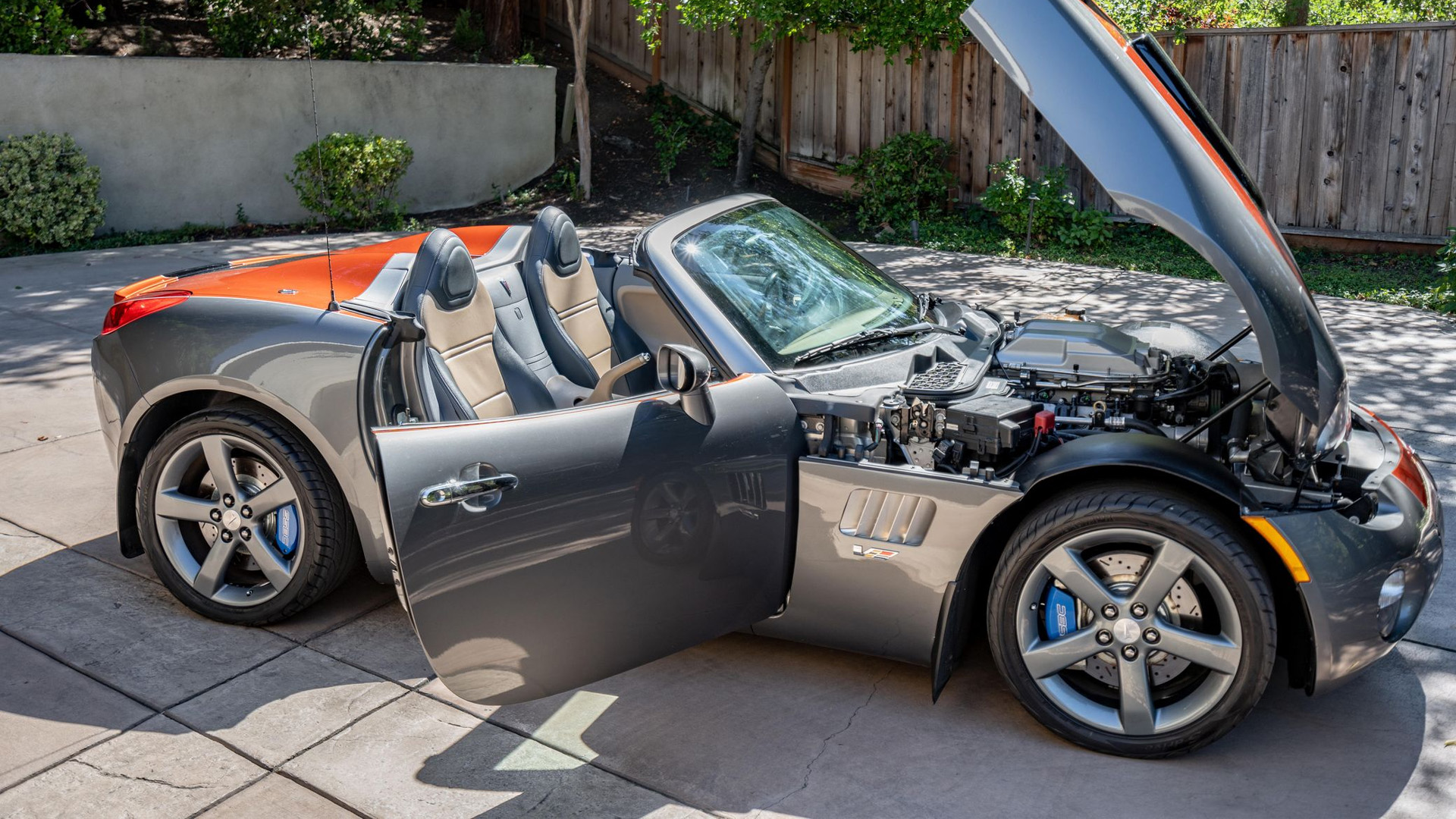 2006 Pontiac Solstice With Supercharged V8 Swap Is an Absolute Burnout ...