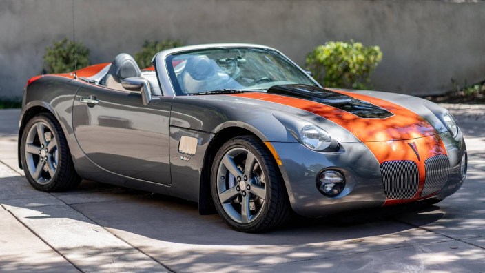2006 Pontiac Solstice With Supercharged V8 Swap Is an Absolute Burnout ...