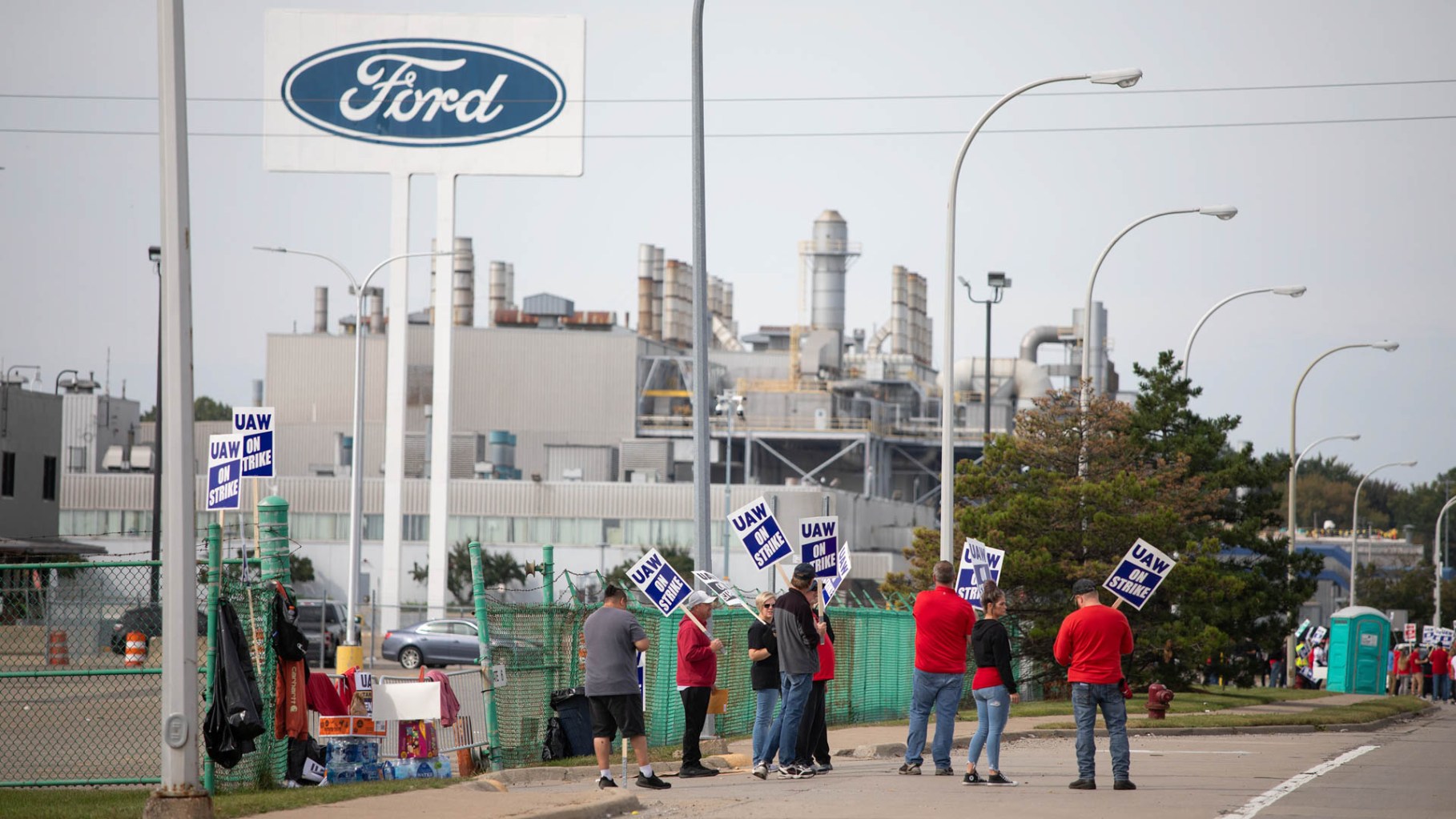 Ford and GM Temporarily Lay Off Hundreds of Workers