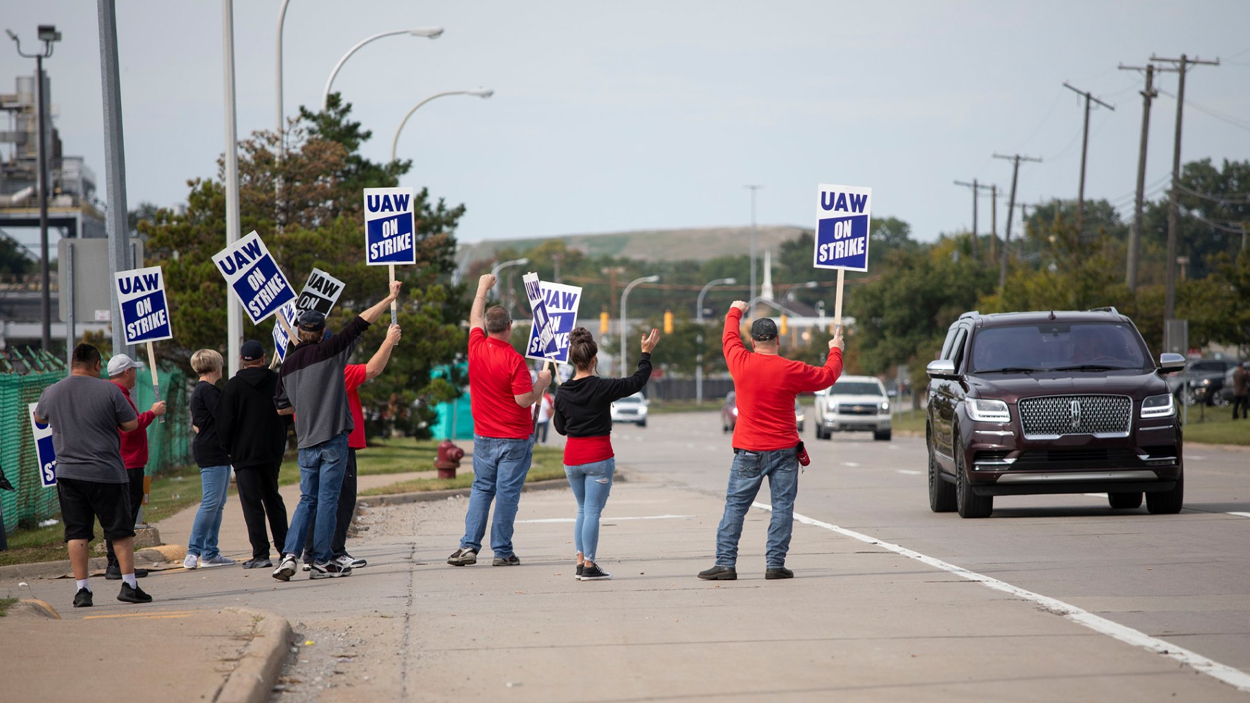 UAW Strike Expansion Seems Inevitable as Automakers Begin Layoffs