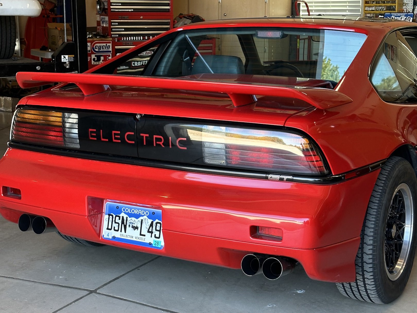 Tesla-Swapped Pontiac Fiero Is a Tesla Roadster From Another Timeline