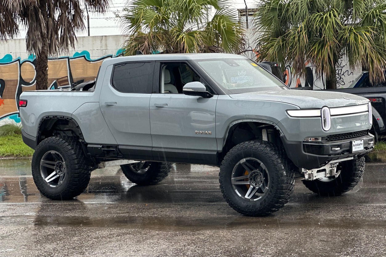 This Is the World’s First Lifted Rivian R1T, and Boy Is It Something