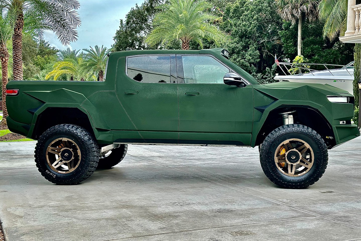 This Is the World’s First Lifted Rivian R1T, and Boy Is It Something