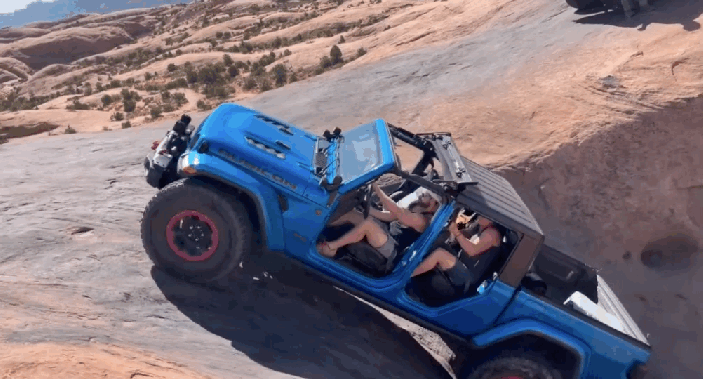 Jeep Gladiator Driver Ignores the Signs, Shears Off a Wheel While ...