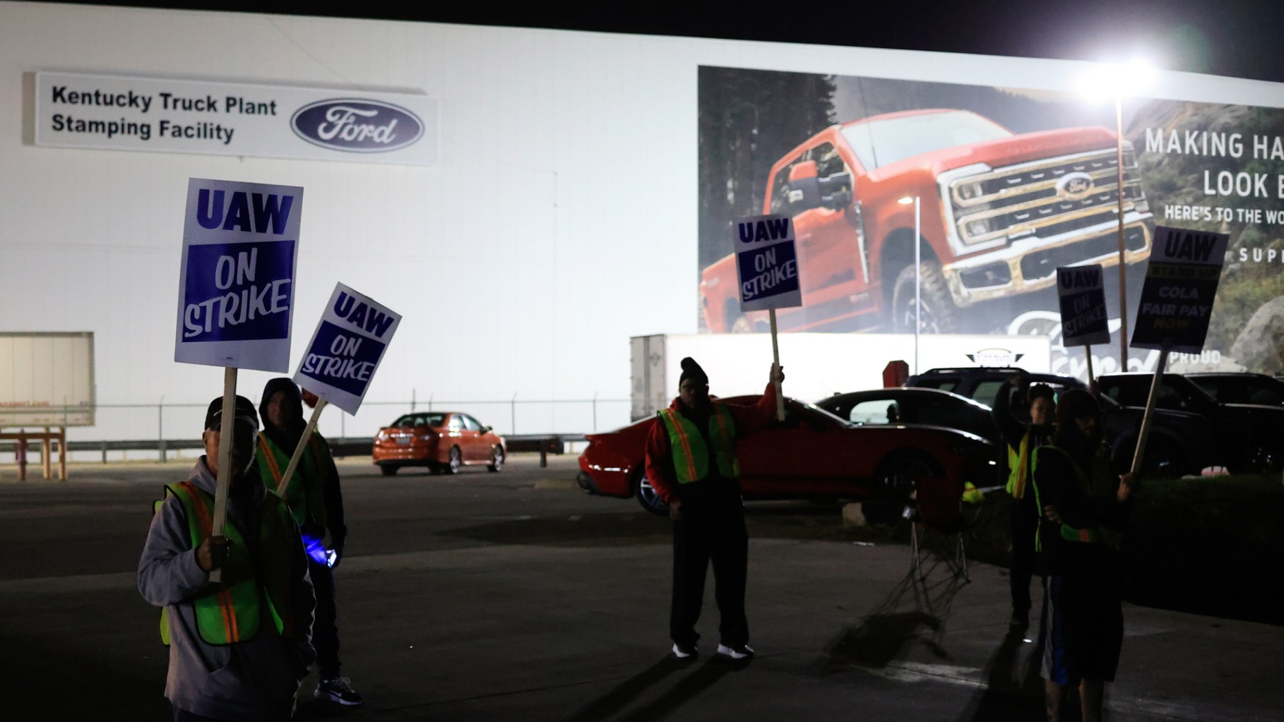 UAW Strike Shuts Down Ford's Kentucky Super Duty Plant, Sends 8,700 ...