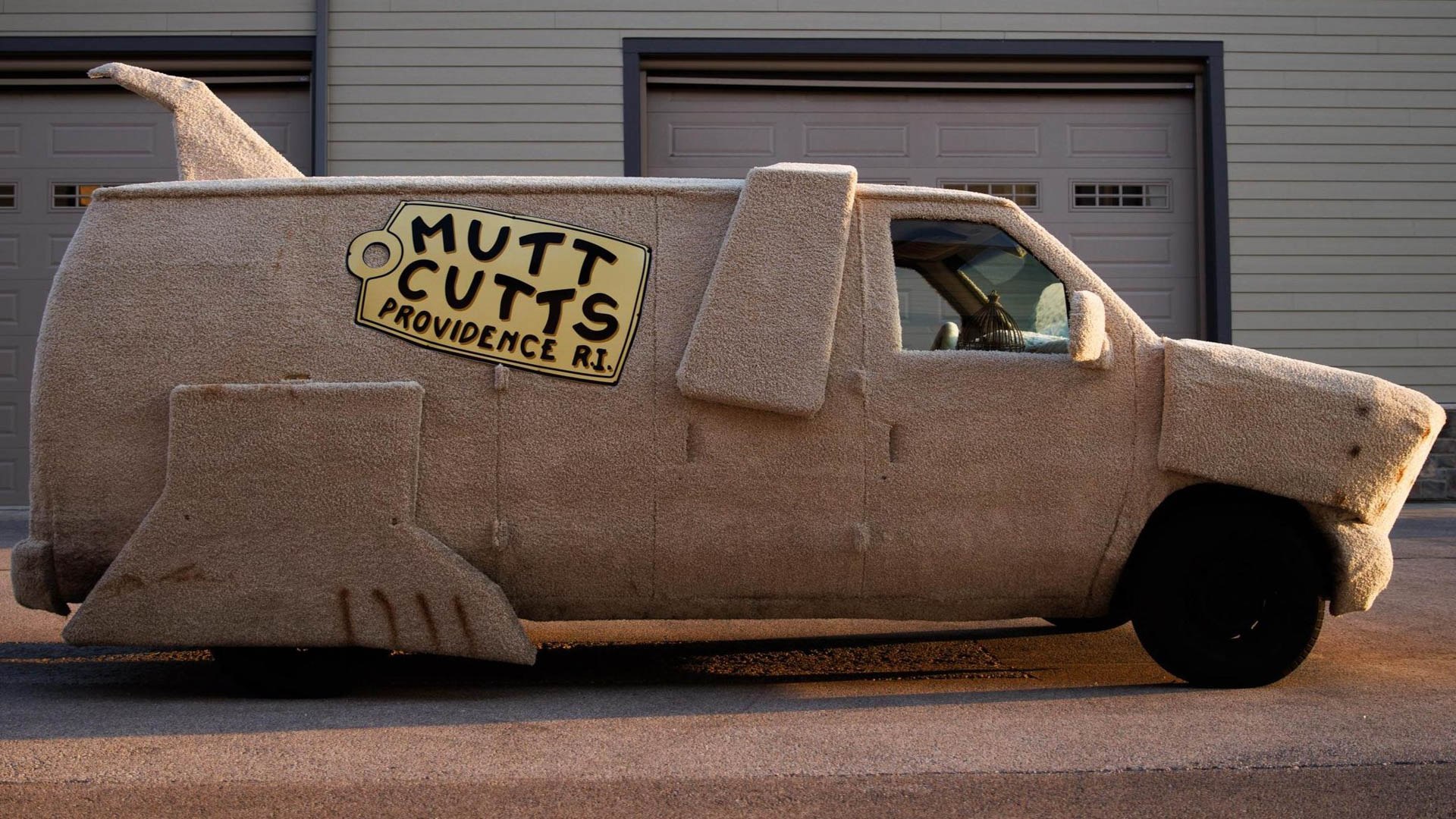 ‘Dumb & Dumber’ Dog Van for Sale Is a Replica But It’d Still Be a Fun Daily