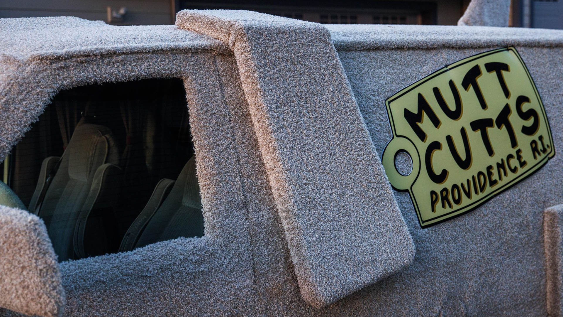 ‘Dumb & Dumber’ Dog Van for Sale Is a Replica But It’d Still Be a Fun Daily