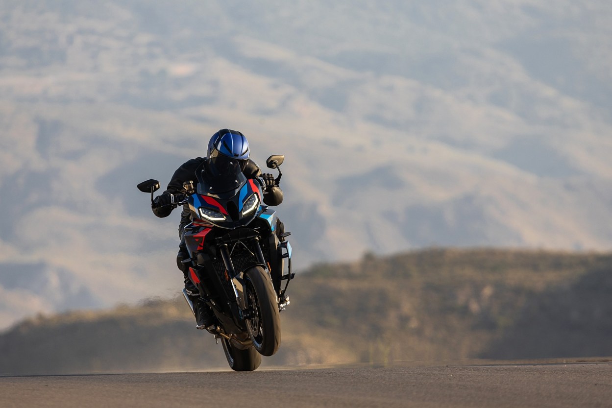 The New BMW M 1000 XR Is a Long-Range Sport Bike That Actually Looks ...