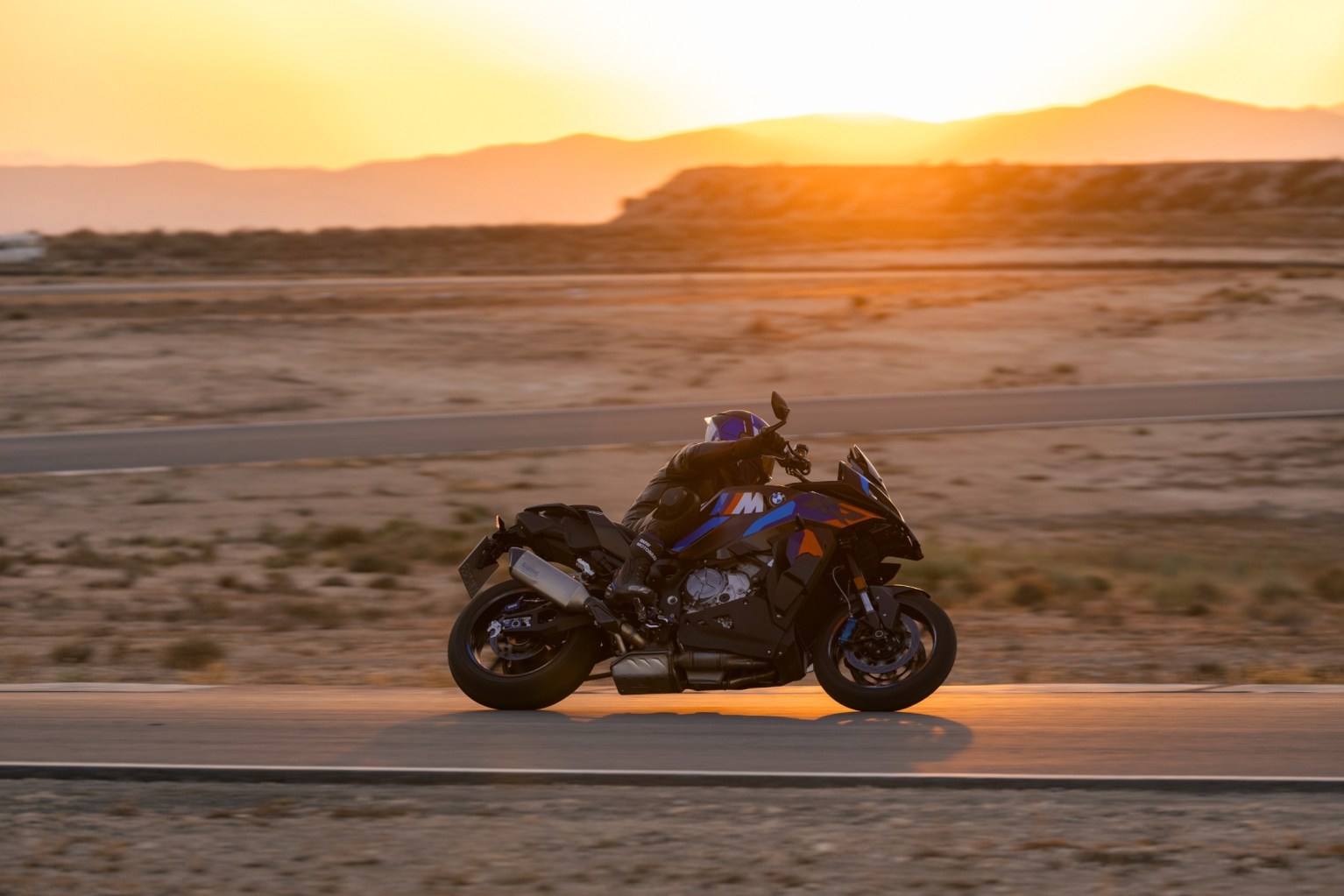 The New BMW M 1000 XR Is a Long-Range Sport Bike That Actually Looks ...