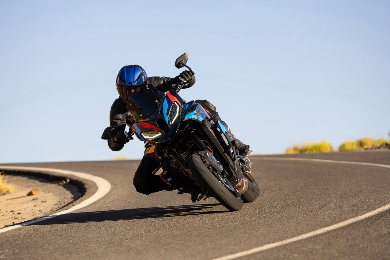 The New BMW M 1000 XR Is a Long-Range Sport Bike That Actually Looks ...