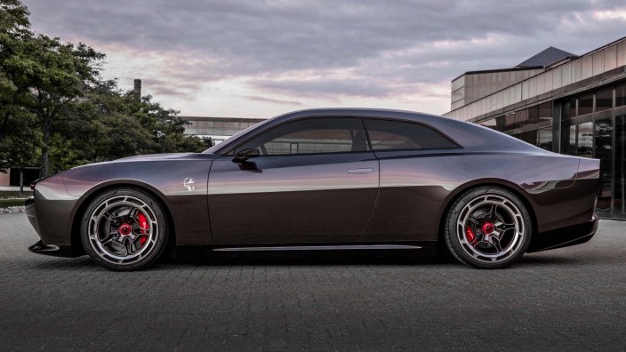 V8 Dodge Charger Coming Back in 2026 After Cold EV Reception: Report