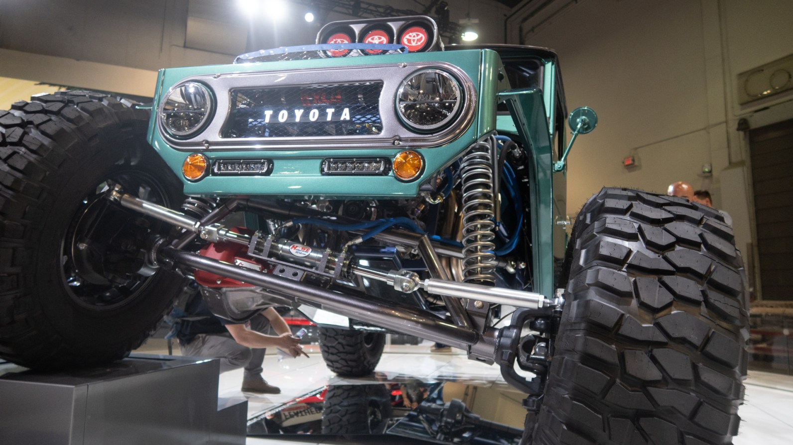 Watch This Old Toyota Land Cruiser Turn Into a Bruiser With a Secret ...
