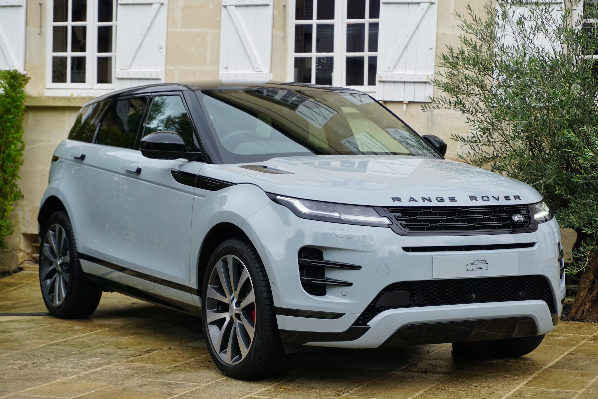 2024 Range Rover Evoque First Drive Review: A Designer Crossover for ...