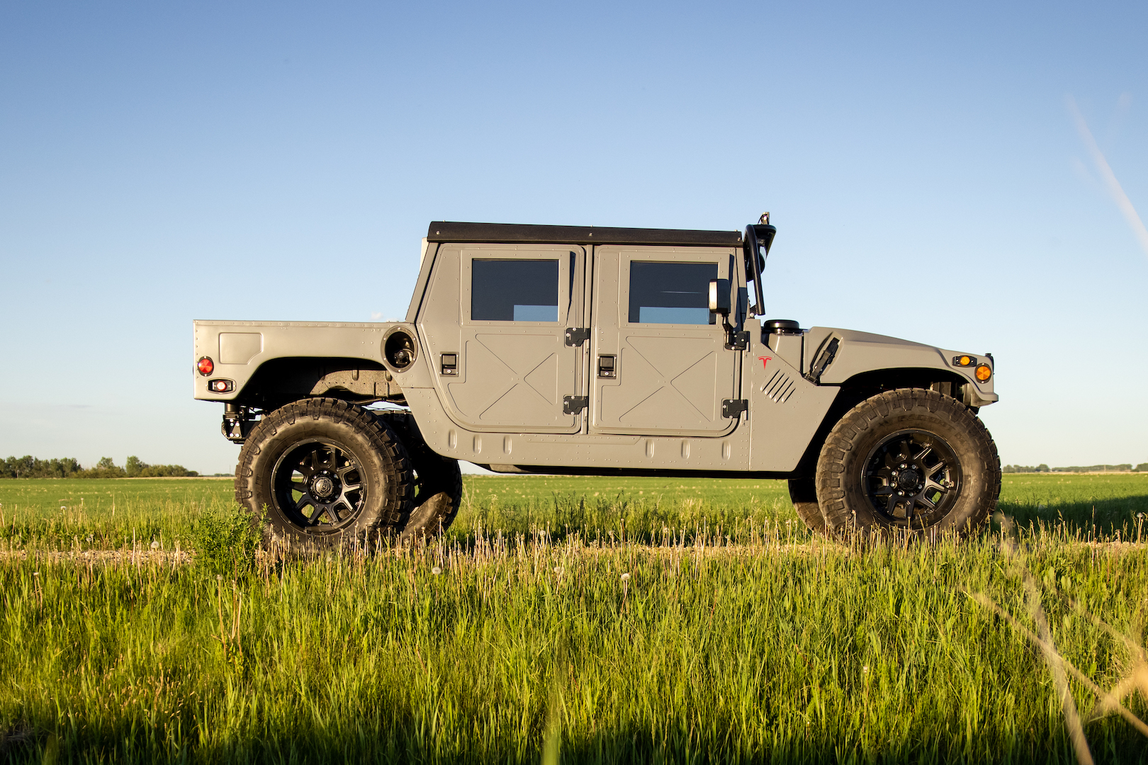 'Cyber-Hummer' H1 Could Crush a GMC Hummer EV Off-Road