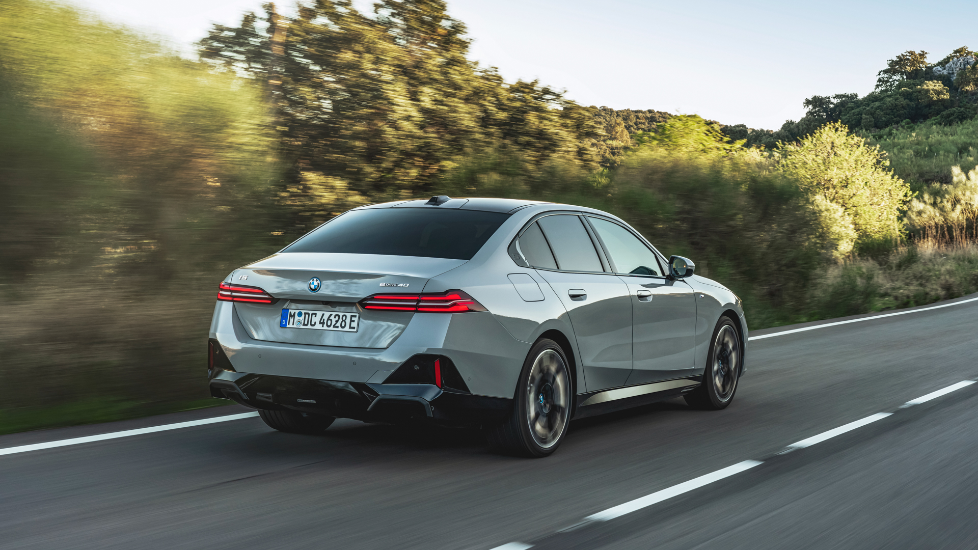 BMW's Eye-Activated Lane Changing Might Finally Put Those Turn Signals ...