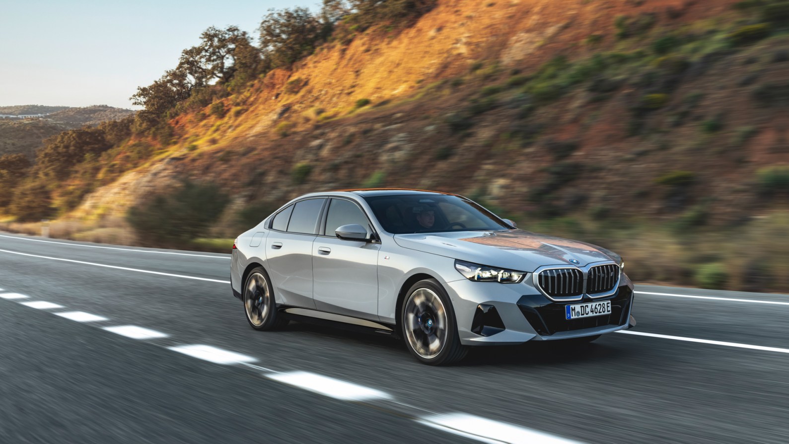 BMW's Eye-Activated Lane Changing Might Finally Put Those Turn Signals ...