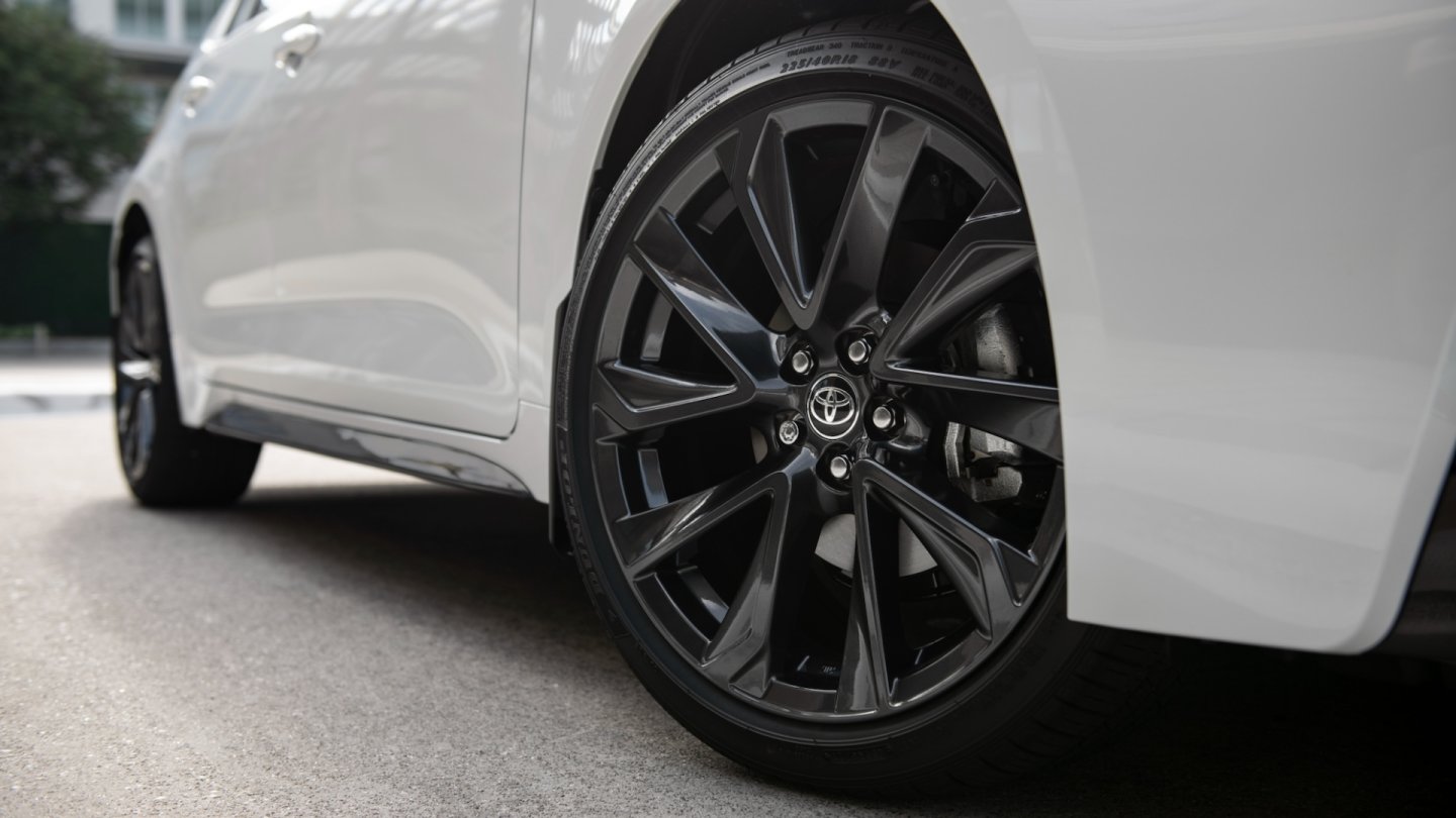 The Tires That Come With Your Car Aren't Always the Best. Here’s Why