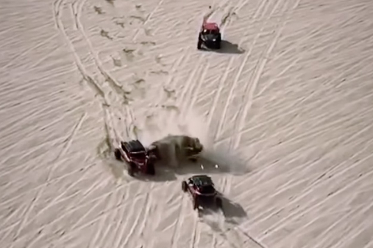Good Guy UTV Driver Sacrifices His Can-Am to Stop Another Rolling Down ...