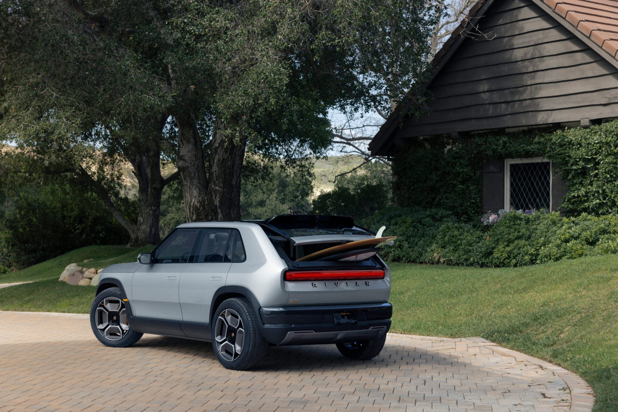 Rivian R3 Is a Cyberpunk AMC Gremlin With a Jacked-Up R3X Performance ...