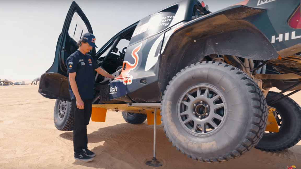 Watch a Rally Truck’s Built-In Jack System in Action