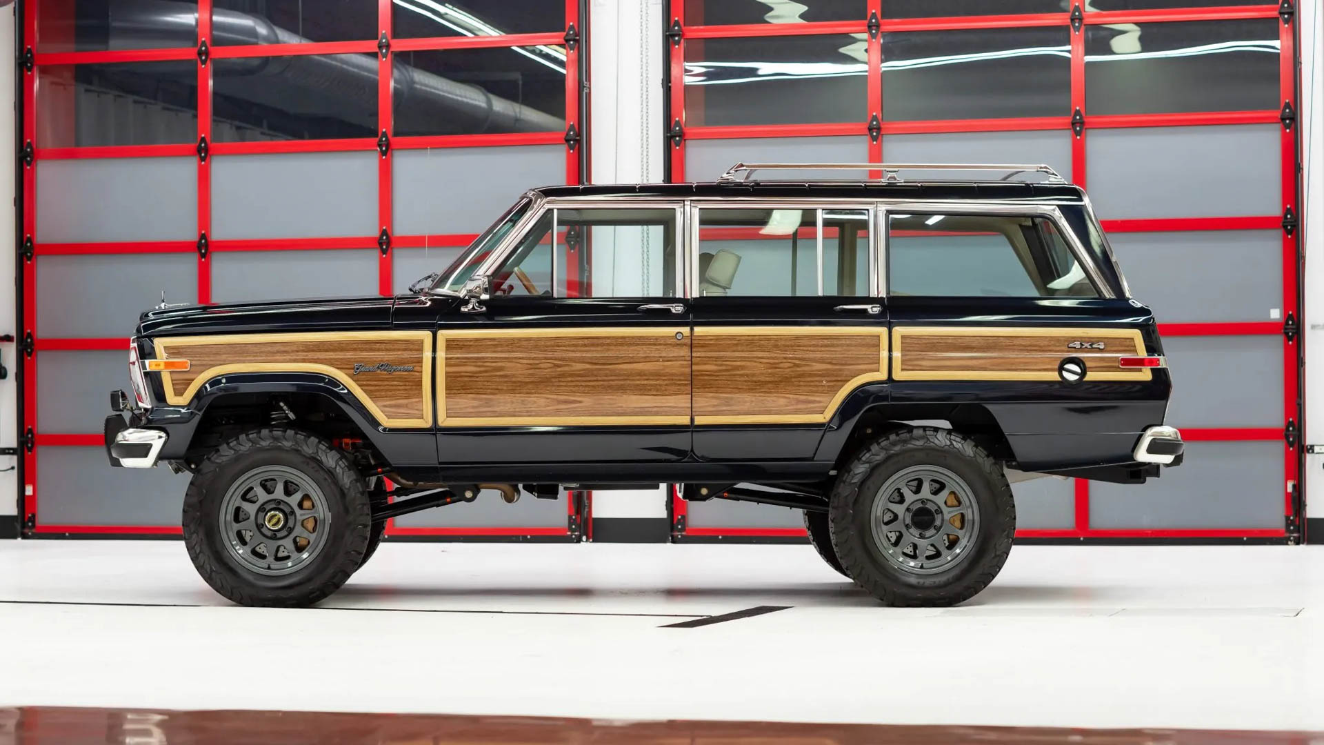 This Restomod Jeep Grand Wagoneer Is Simultaneously Classy and Rowdy