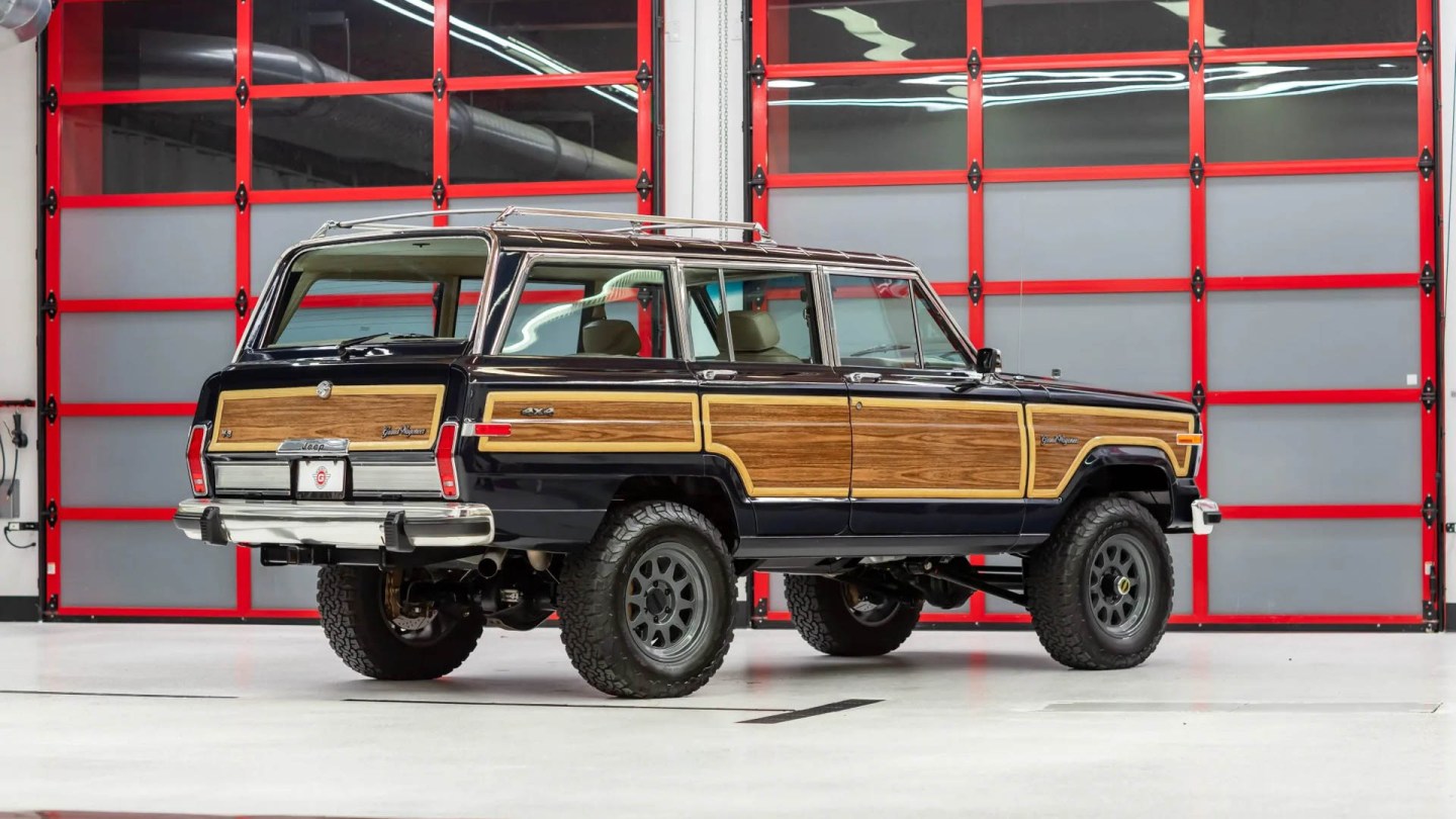 This Restomod Jeep Grand Wagoneer Is Simultaneously Classy and Rowdy