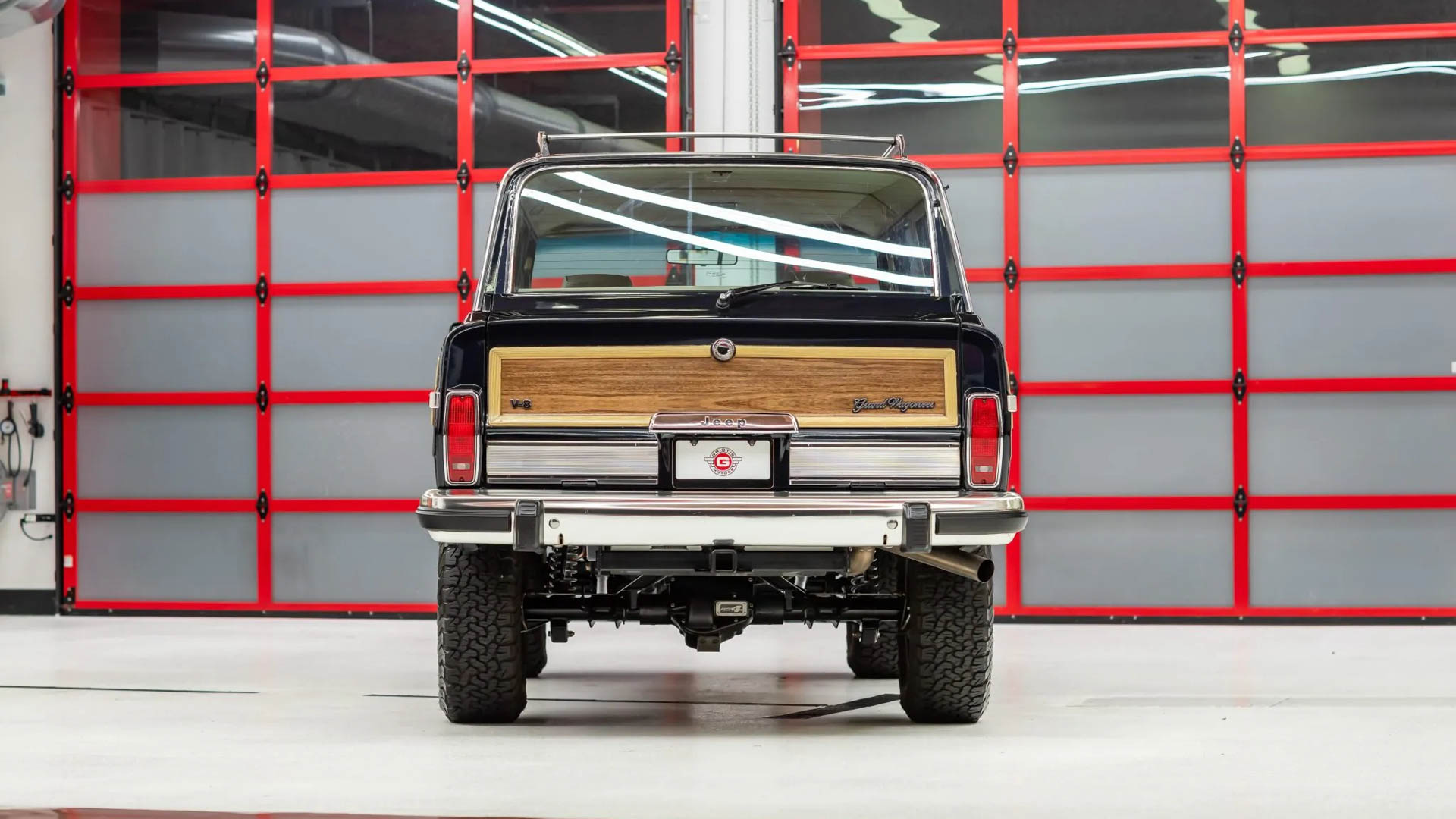 This Restomod Jeep Grand Wagoneer Is Simultaneously Classy and Rowdy