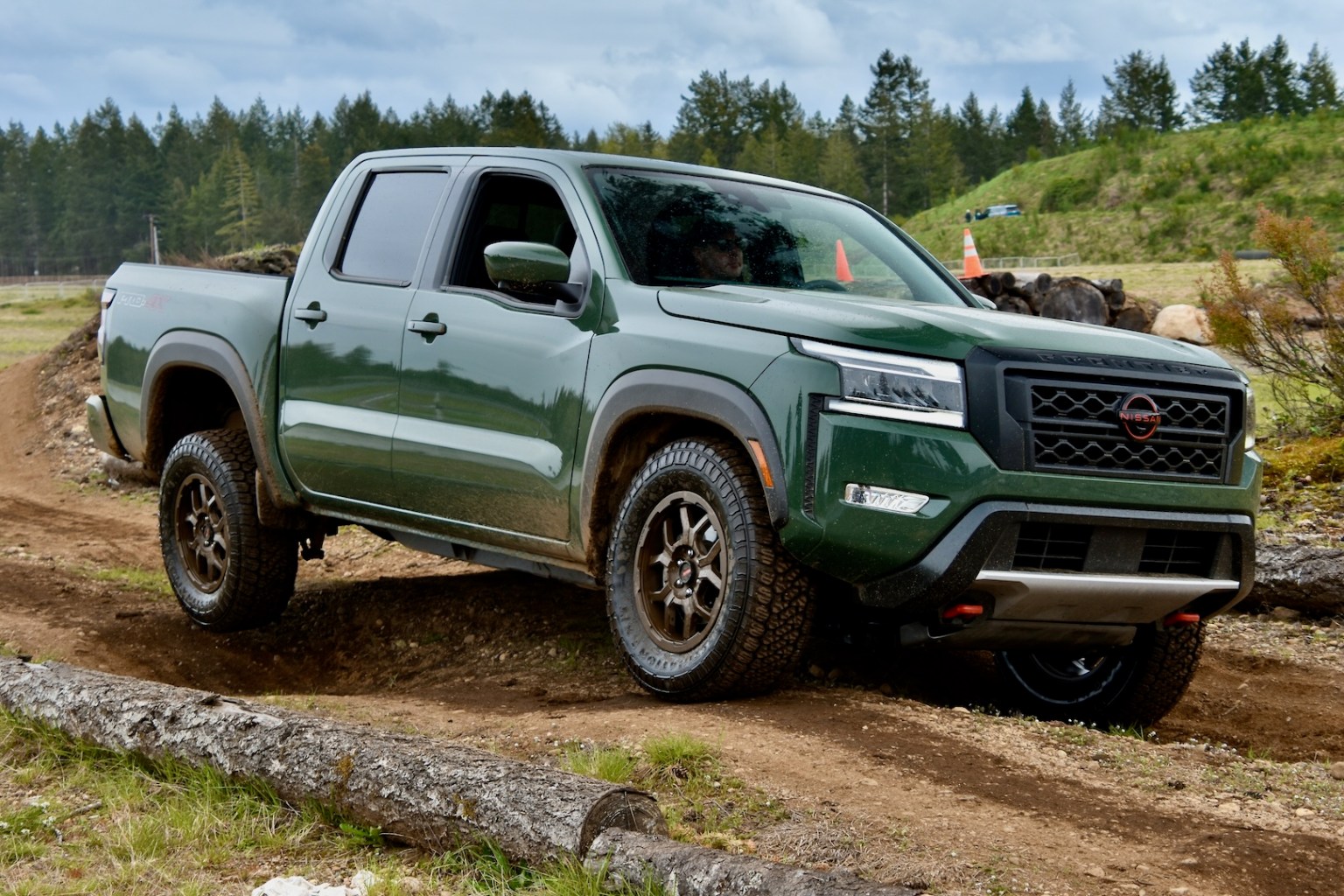 2024 Toyota Tacoma TRD Off-Road vs Nissan Frontier Pro-4X Review ...