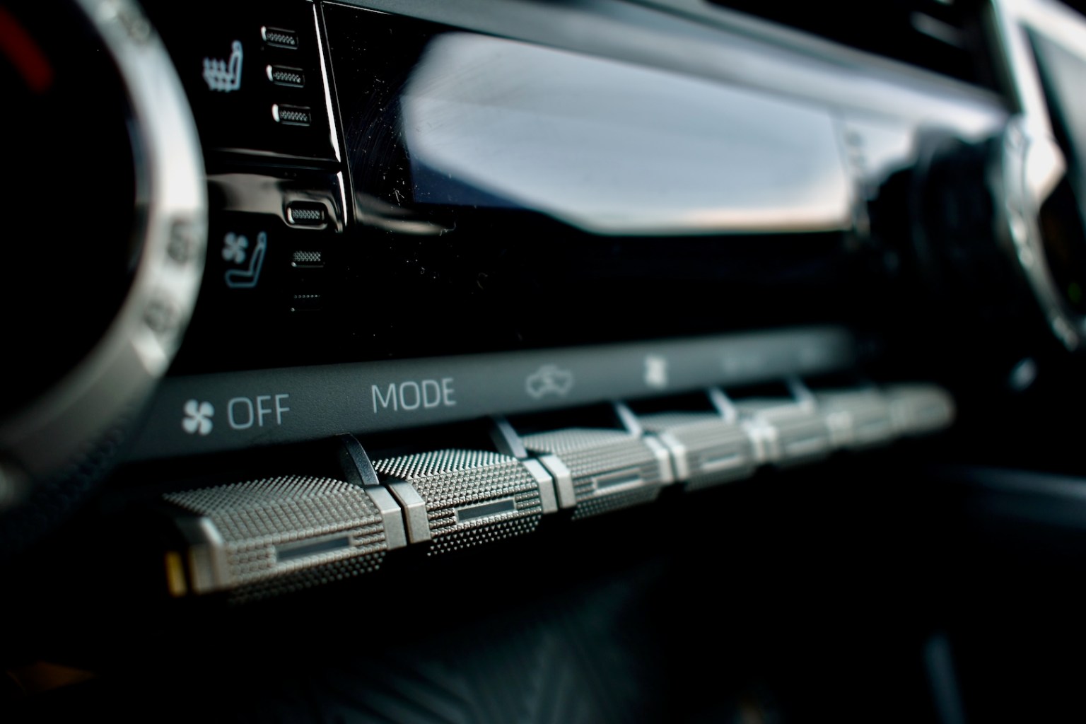 2024 Toyota Tacoma TRD Off-Road vs Nissan Frontier Pro-4X Review ...