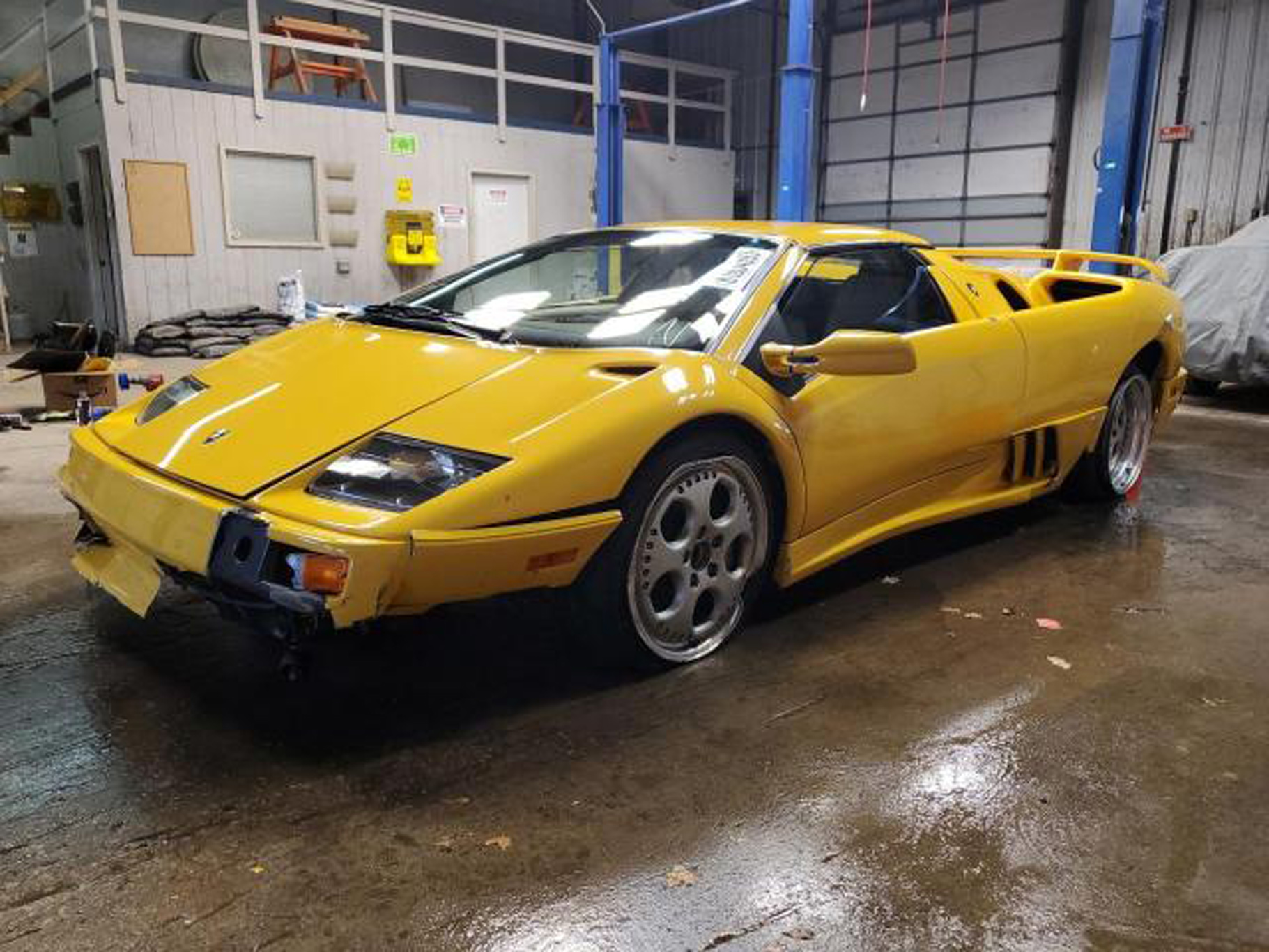 Crashed 12K-Mile 1999 Lamborghini Diablo VT Roadster Could Be a Salvage ...
